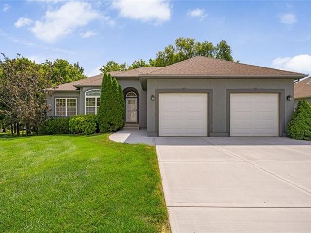 15613 White Dr, Belton, MO 64012