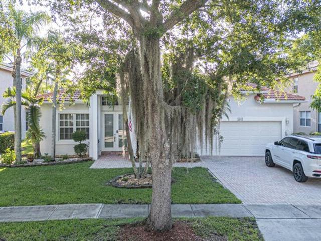 1561 NW 168th Ave, Pembroke Pines, FL 33028