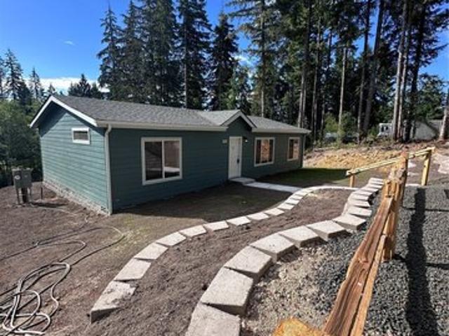 1561 E Trails End Dr, Belfair, WA 98528