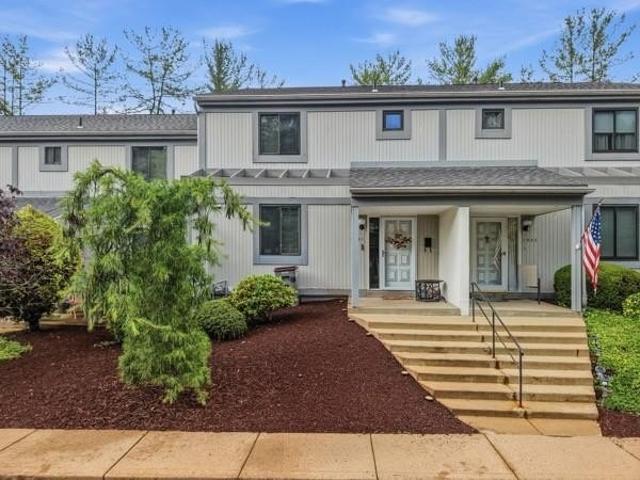1561 Pinehurst Dr, Pittsburgh, PA 15241