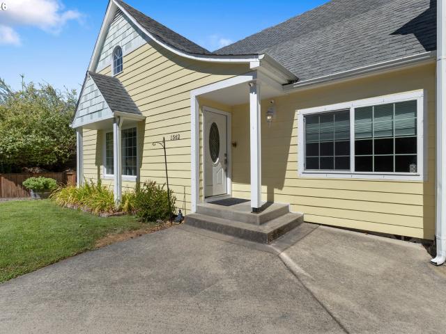 1562 nw calkins ave