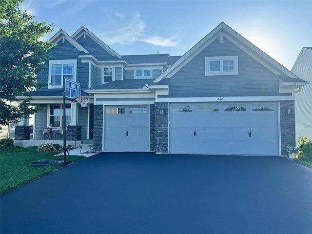1562 Edgebrook Ln, Carver, MN 55315