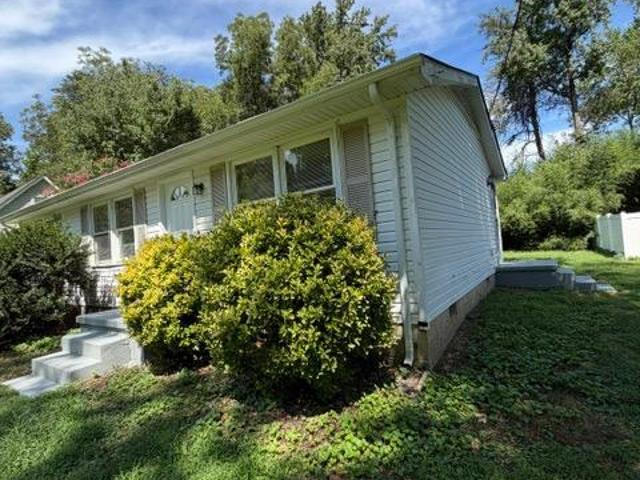1562 Lakeview Drive