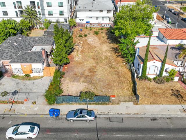 1562 S Fairfax Ave, Los Angeles, CA 90019 | MLS #25562 | Compass