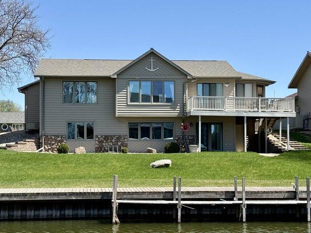 15633 Harbor Dr, Spirit Lake, IA 51360