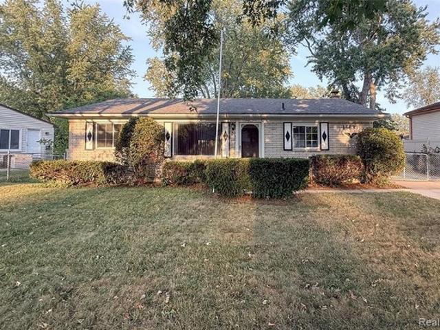 15633 Harriet St, Romulus, MI 48174