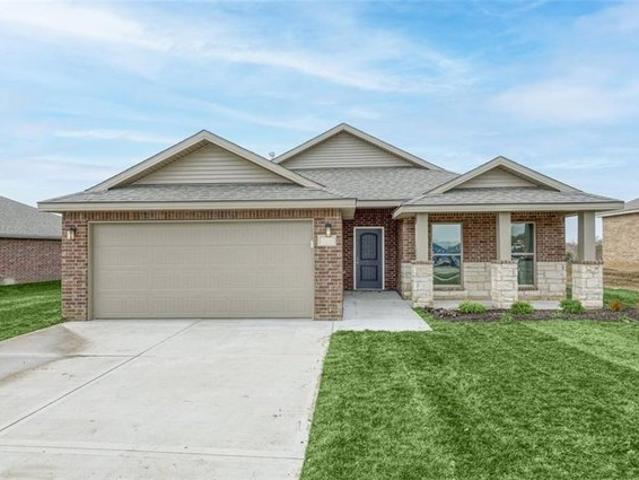 15630 Austin Ct, Basehor, KS 66007