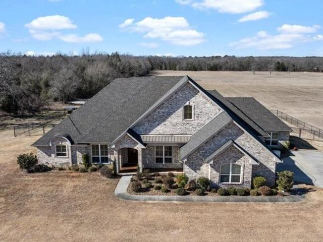 15631 Stallion Lake Blvd, Lindale, TX 75771