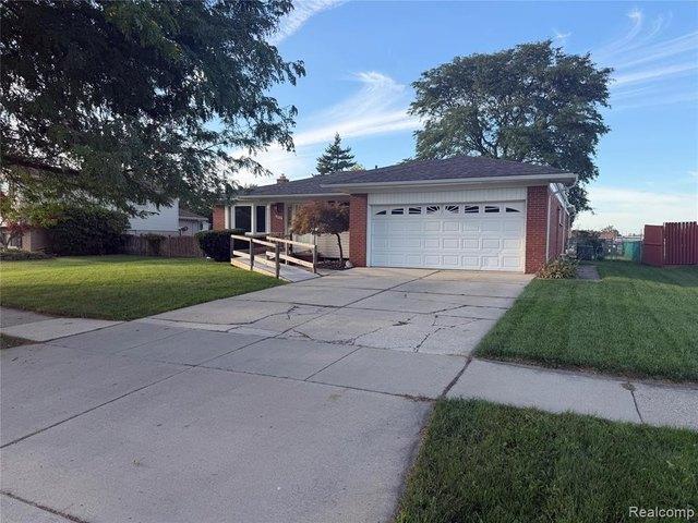 15632 Susan St, Southgate, MI 48195