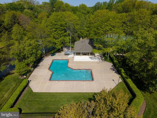 1563 Applewood Circle