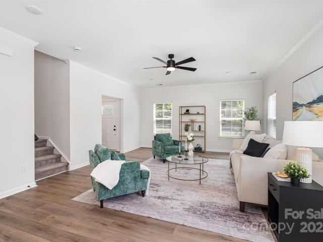1563 Riverview Circle