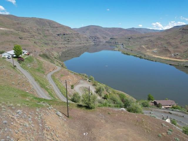 1563 W Lake Dr, Clarkston, WA