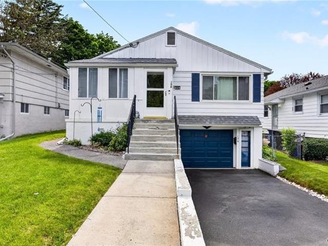 156 Cloveridge Dr, Syracuse, NY 13206