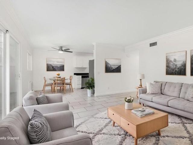 156 Avenida Descanso Unit C, Oceanside, CA 92057