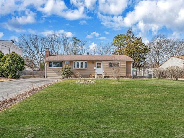 156 Gibbs Rd, Central Islip, NY 11722
