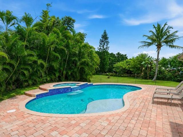 156 Granada Dr, Palm Springs, FL 33461