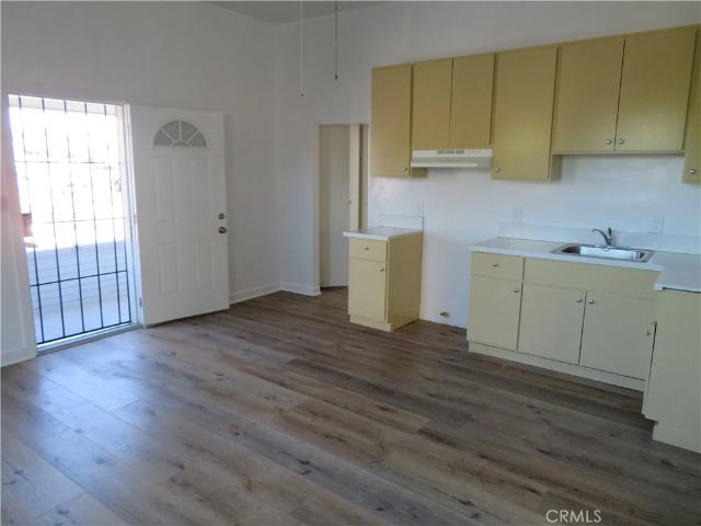 156 E Colden