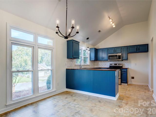 156 Edgewater Drive NW