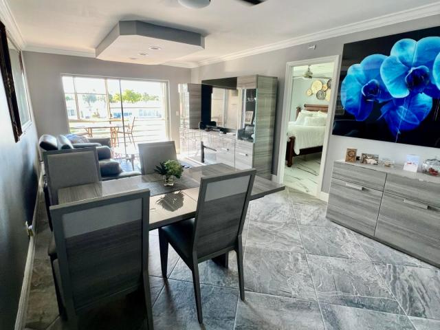 156 Lake Evelyn Dr, West Palm Beach, FL 33411 | MLS #B26012 | Compass