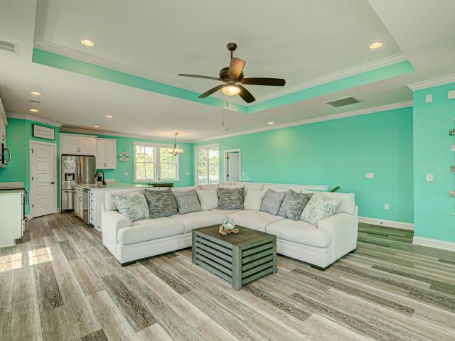 156 Lake Pointe Dr