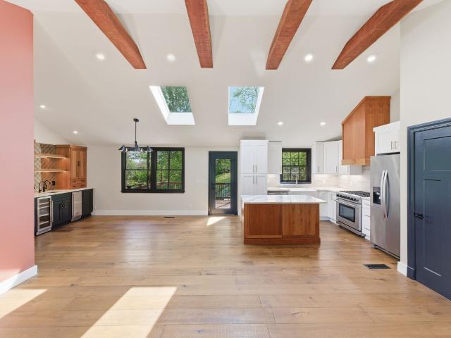 156 Lakeside Park Dr