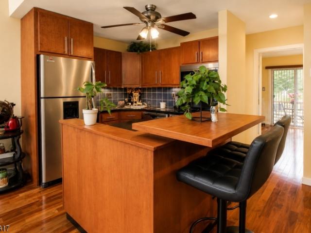 156 Liberty St # 8