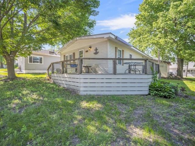 156 Linden Dr, Arnolds Park, IA 51331