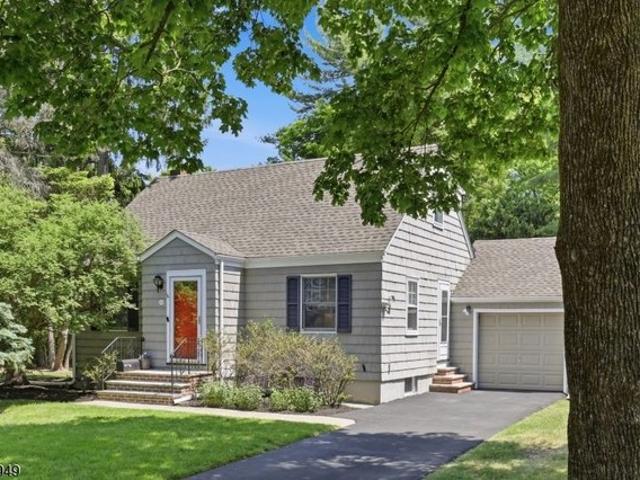 156 N Hillside Ave, Chatham, NJ 07928