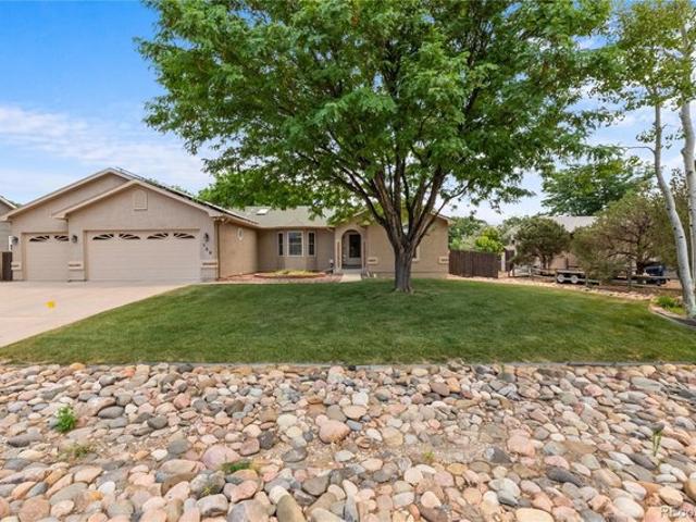 156 S Golfwood Dr E, Pueblo, CO 81007