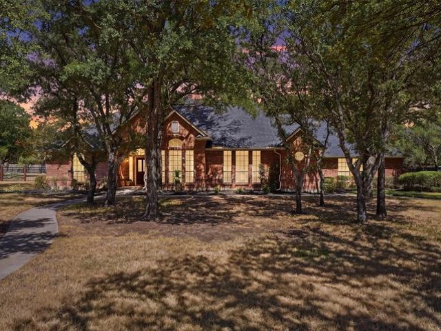 156 South Fork Dr, Hudson Oaks, TX 76087