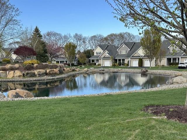156 Stoneleigh Dr, Riverhead, NY 11901