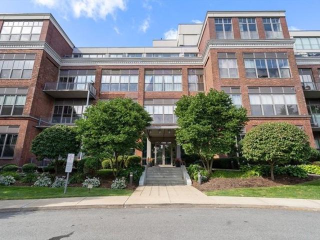 156 Porter St Apt 240, Boston, MA 02128