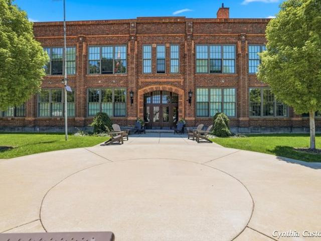 156 W 11th St Ste 102, Holland, MI 49423