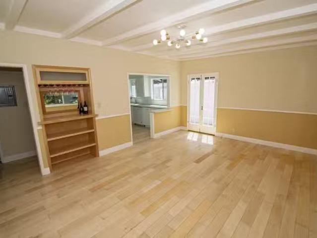 156 West Linden Court 156 W Linden Ct
