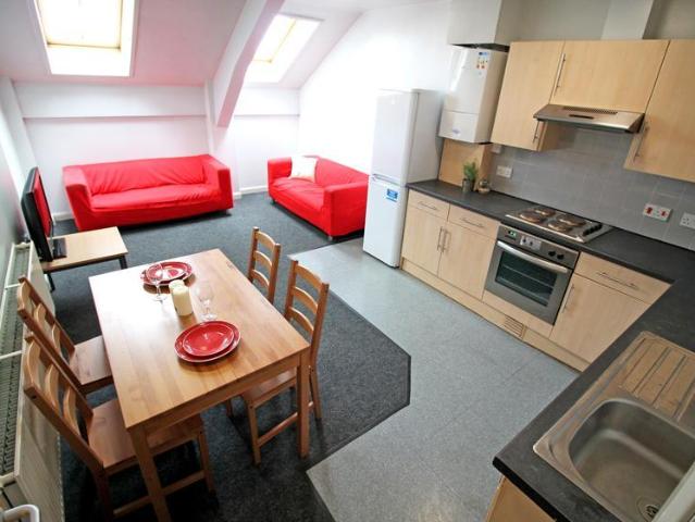 156d, Mansfield Road, NOTTINGHAM NG1 3HW 4 bed flat to rent £2,080 pcm £480 pw