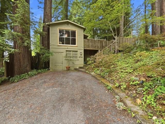 15740 Morningside Dr, Guerneville, CA 95446