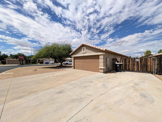 15746 W Elm Street
