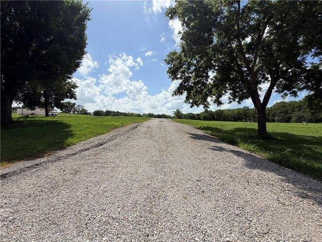 15749 th St, Tonganoxie, KS 66086