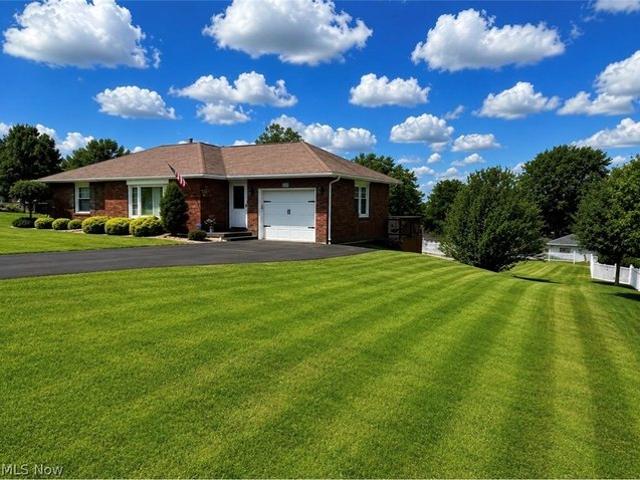 15749 Maple Dr, Calcutta, OH 43920