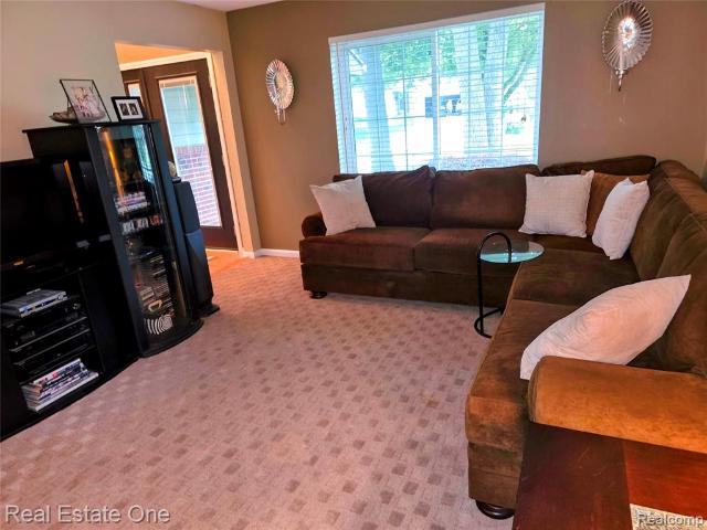 1574 Cardinal Ridge