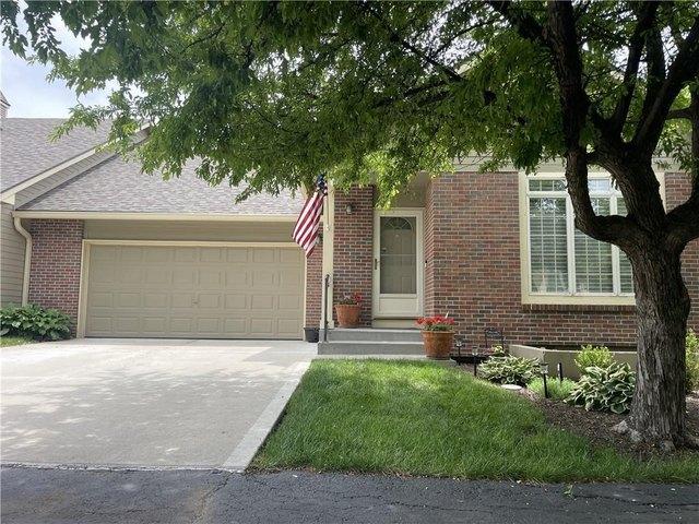 15756 S Sunset Dr Unit 703, Olathe, KS 66062