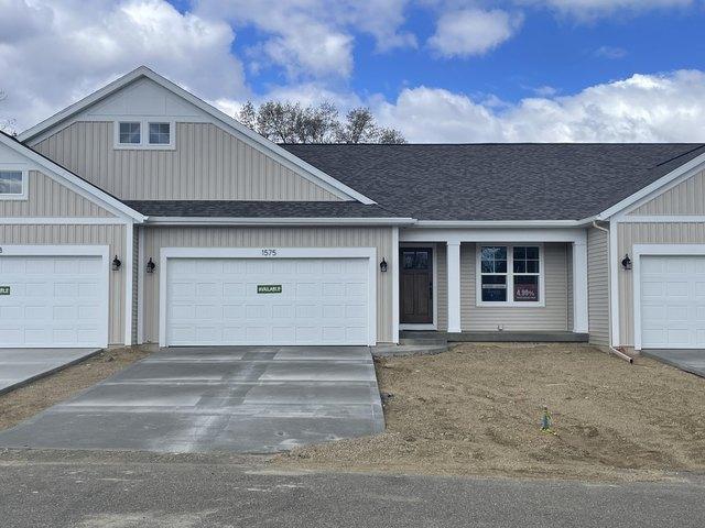 1575 N Village Cir, Kalamazoo, MI 49009