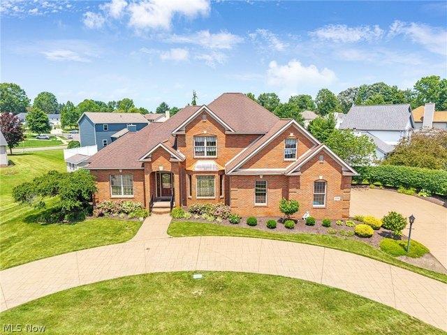 1575 Cornerstone St SW, Hartville, OH 44632
