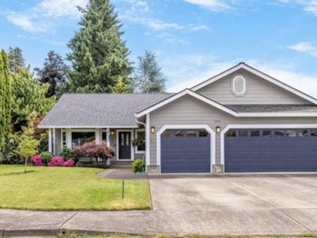 1575 Fairview Pl, Cottage Grove, OR 97424