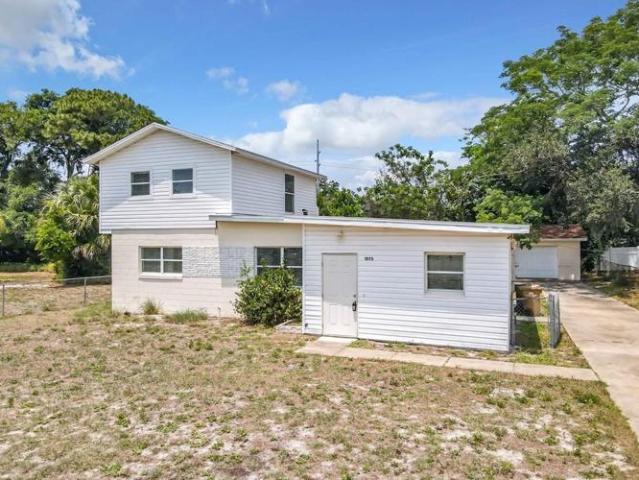 1575 Triangle Dr, Mount Dora, FL 32757