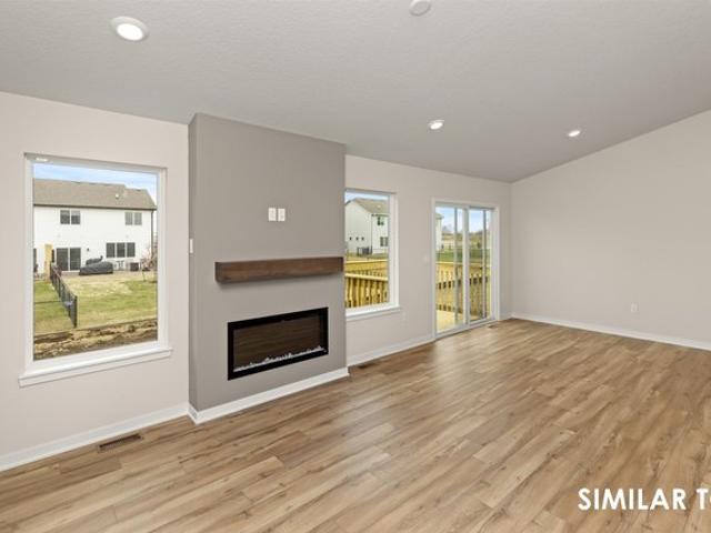 1575 Werthman Dr, Waukee, IA 50263