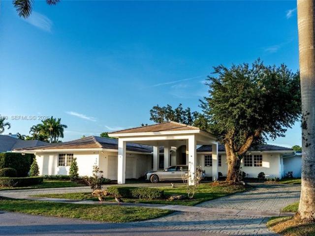 15761 Turnberry Dr, Miami Lakes, FL 33014
