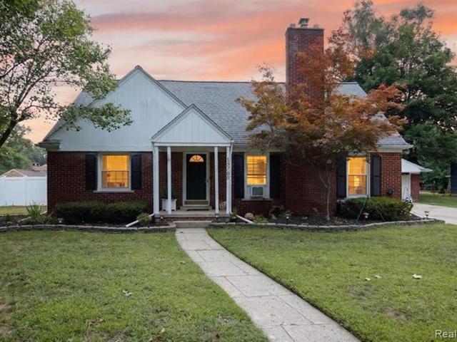 15766 Stamford St, Livonia, MI 48154