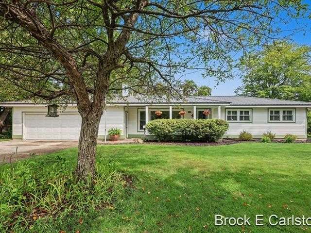 1576 Hendrick Rd, Norton Shores, MI 49441