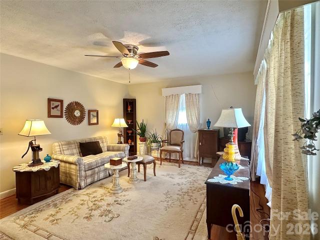 1577 Catawba Terrace